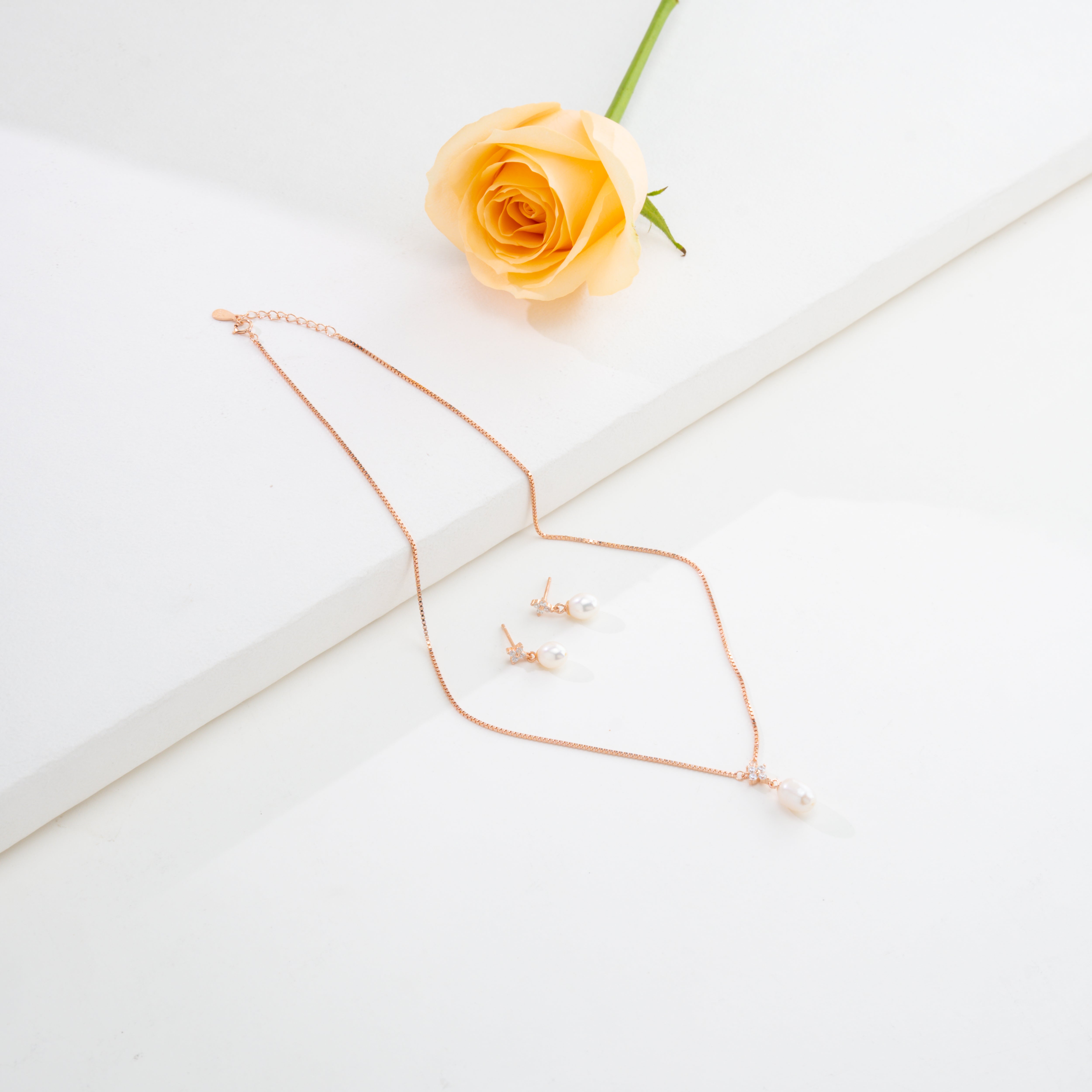 Stylish Rose Gold Silver Freshwater | Darpan Mangatrai – Darpan ...